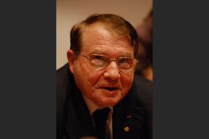 Nobel Prize Winner for Discovery of HIV Declares COVID-19 Was Man-Made ...